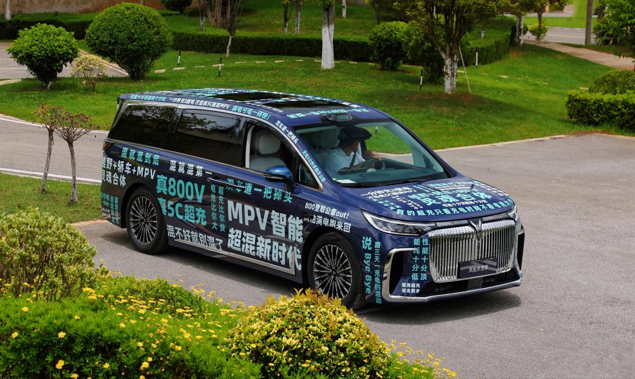 26款岚图梦想家谍照曝光 搭载62.5度大电池支持800V+5C超充 - EV视界